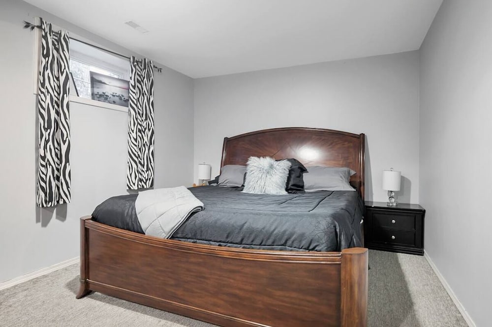 Wine Trail Full Suite With Private Entrance, Patio And Views! - British Columbia