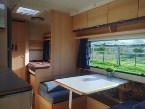 Casa Móvel Design, vista para a montanha | Vista do quarto