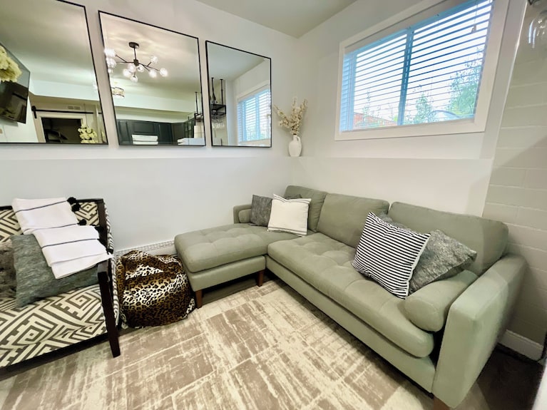 Luxury Suite-unique Quotes Space - Saskatoon