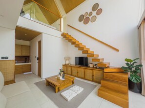 Mezzanine Villa with Private Pool | Área de estar | TV de tela plana