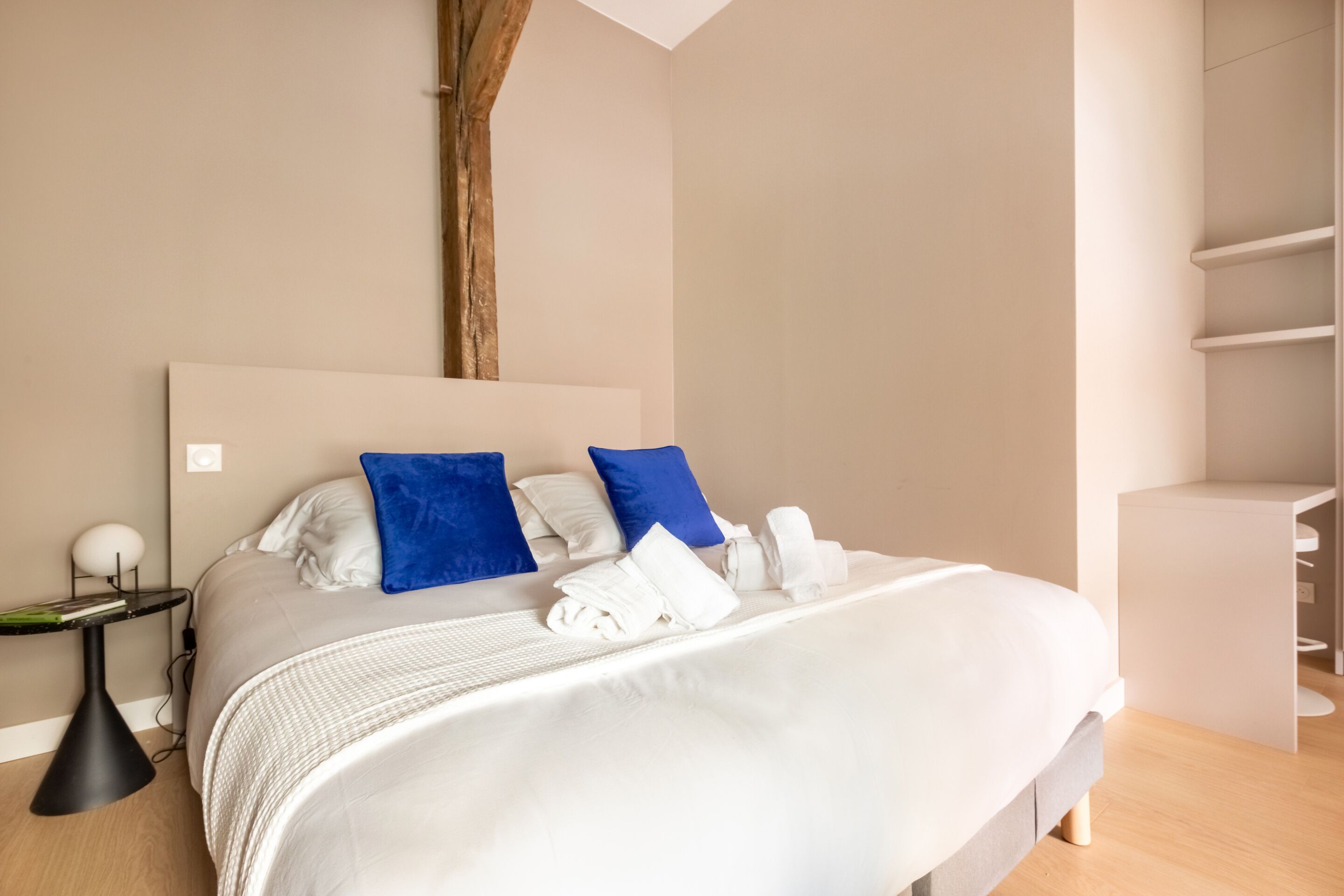 Apartamento, casa de banho anexa, Vista para a cidade | Roupa de alta qualidade, ferro/tábua de engomar 