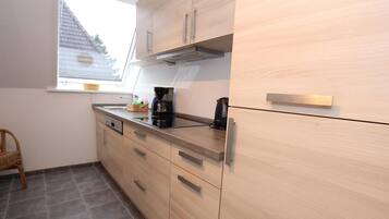 Apartamento | Cozinha privada | Uma cadeira de bebé