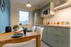 Apartamento | Cozinha privada | Chaleira elétrica, torradeira