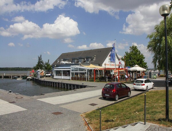 Hausboot Floating House Leni In Ribnitz-damgarten - Ribnitz-Damgarten