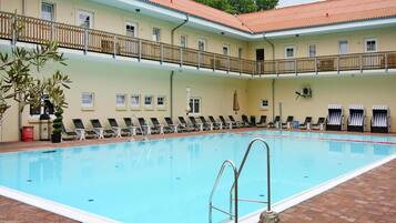Apartamento | Piscina | Piscina interior, piscina exterior