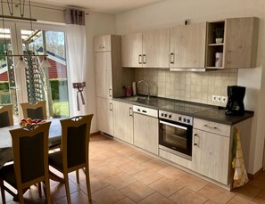 Casa | Cozinha privada | Uma chaleira elétrica, uma torradeira 