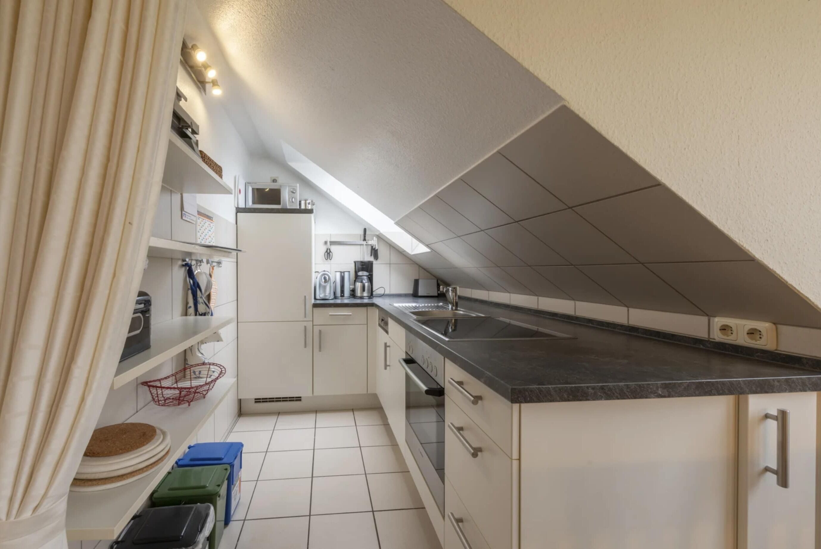 Apartamento | Cozinha privada | Uma cadeira de bebé 