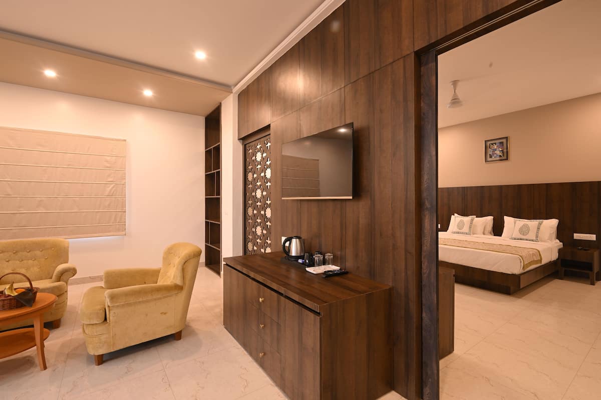 Suite de Luxo | Cofre no quarto, secretária