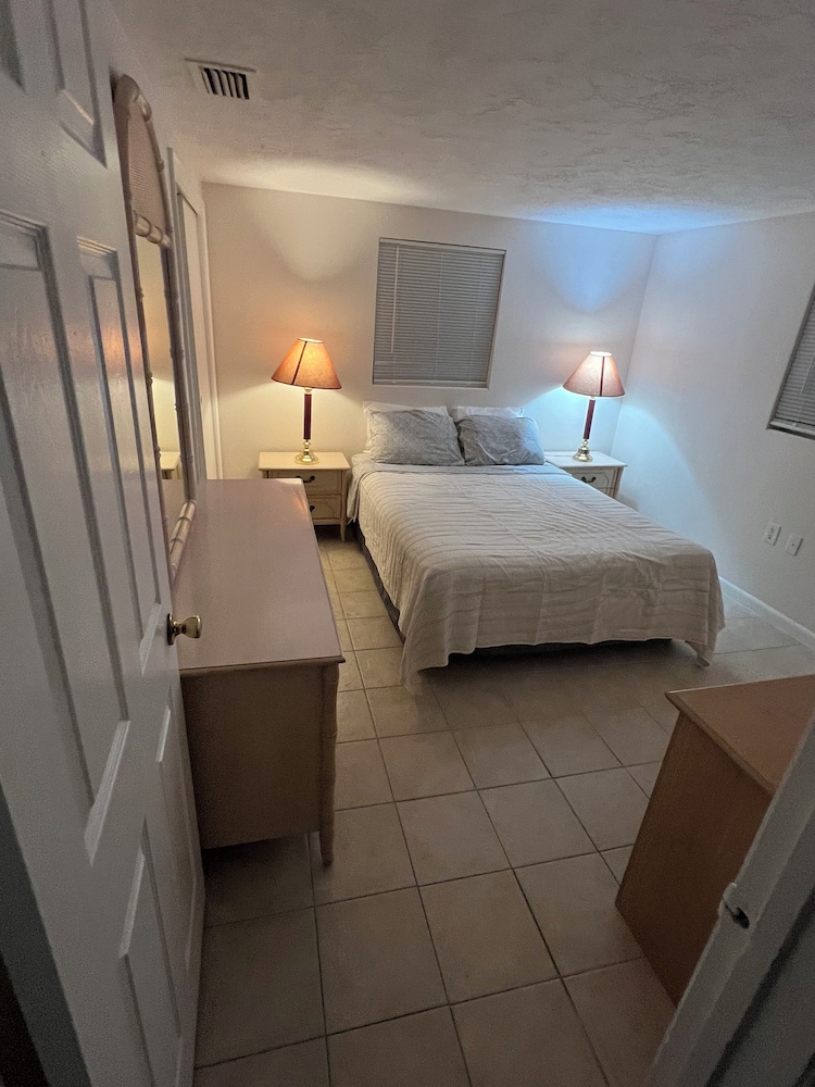 Small Cozy Home - Beverly Hills