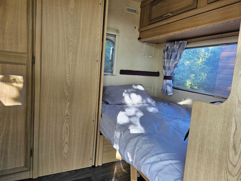 Tranquil Equestrian Escape In Our Vintage Caravan - Nordsee