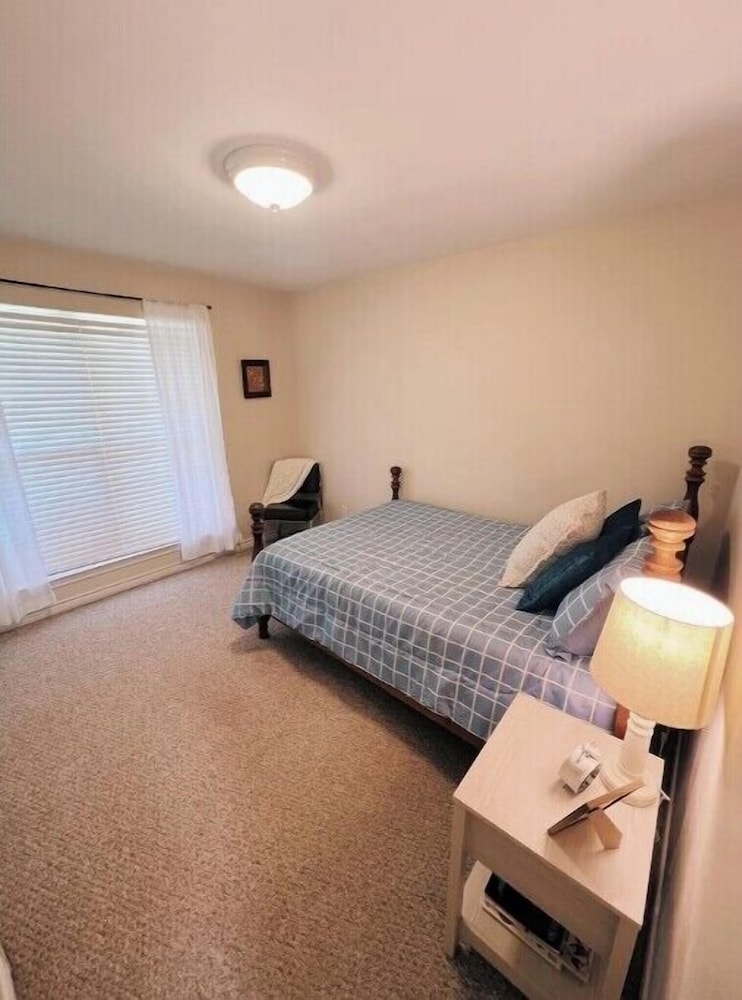 Huruma 3 Br By Fossil Rim, Hiking, Farm & Ranch Stay- Goats, Pigs & Disc Golf! - Texas
