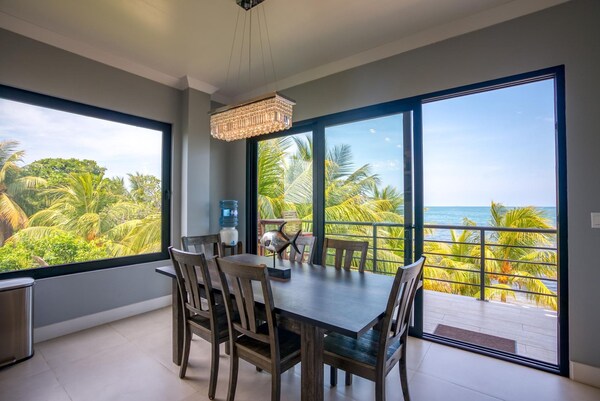 Oceanfront Sunset Gecko Condo - Ground Floor 1a - Placencia