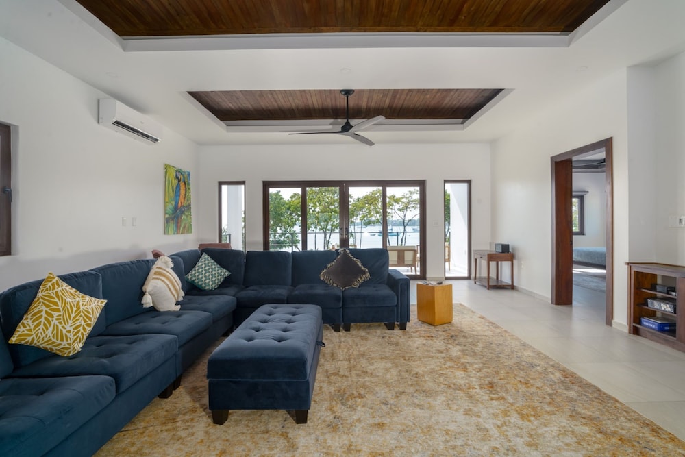 New Oceanfront 5 Bedroom Private Island Villa - Placencia
