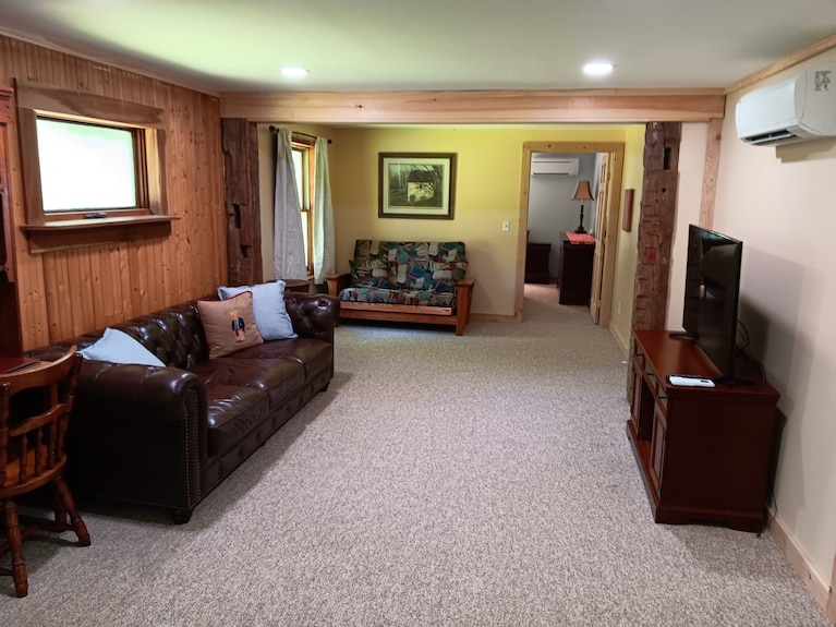 Lovely 2-bedroom House In Maryland, Newly Re-done Interior - Davenport, NY