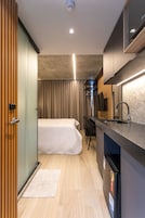 Apartamento | Roupas de cama premium, escrivaninha, espaço de trabalho para notebook