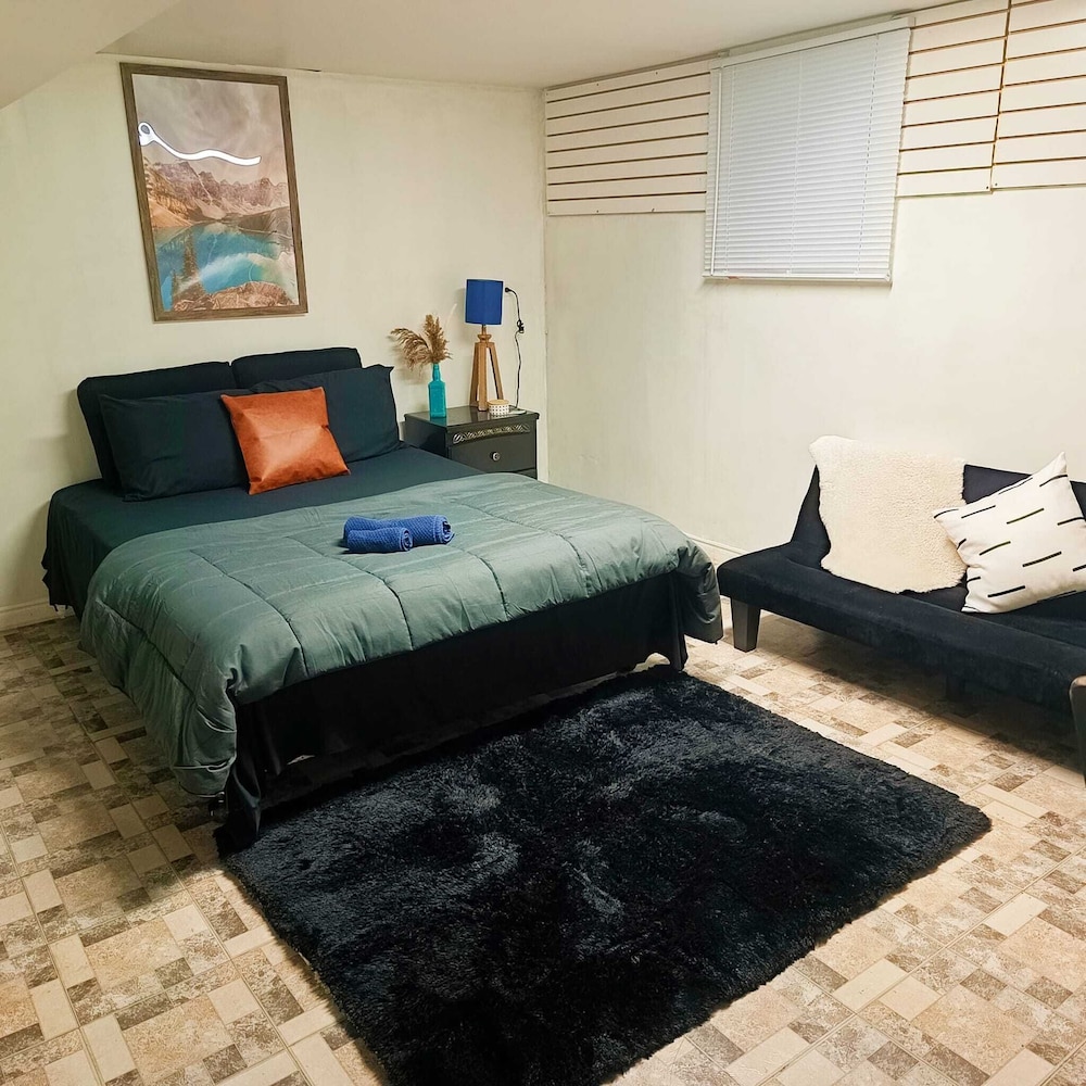 Bedroom At Prime Location - Milton