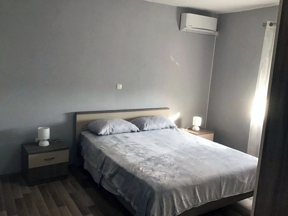 Modern 2-bedroom Apartment With Garden Views & Full Amenities! - Biograd na Moru