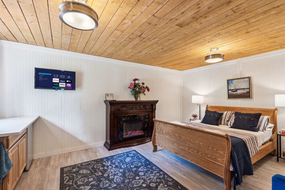 Guest Cottage With Lake Access, Row Boat, Kayaks - Washington