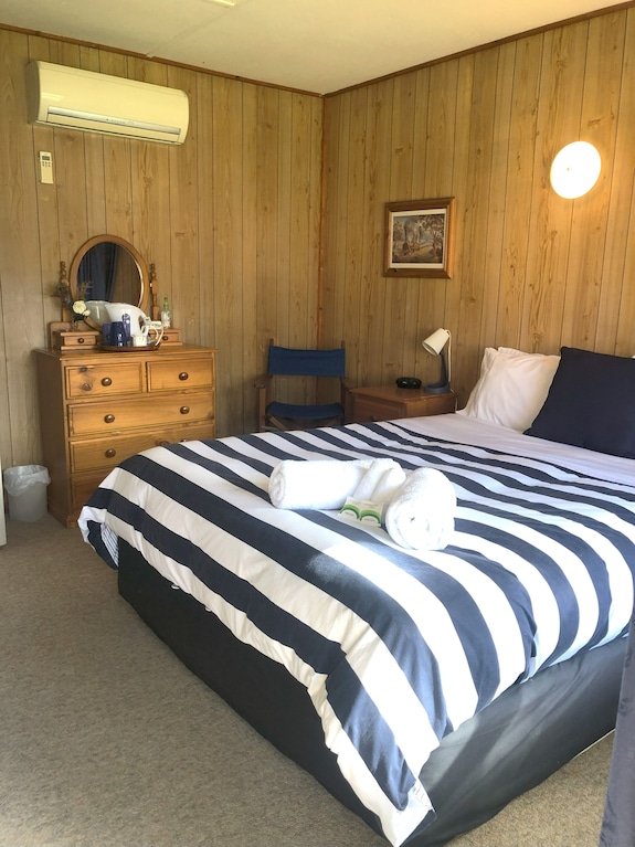 Cabin 2 - Queen Bed - New South Wales