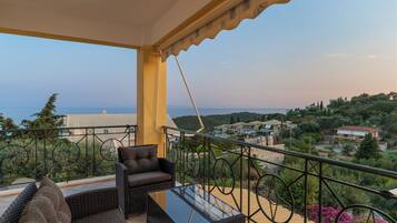 Two Bedroom Apartment Sea View at The Dandy Horizon | Terraço/pátio interior