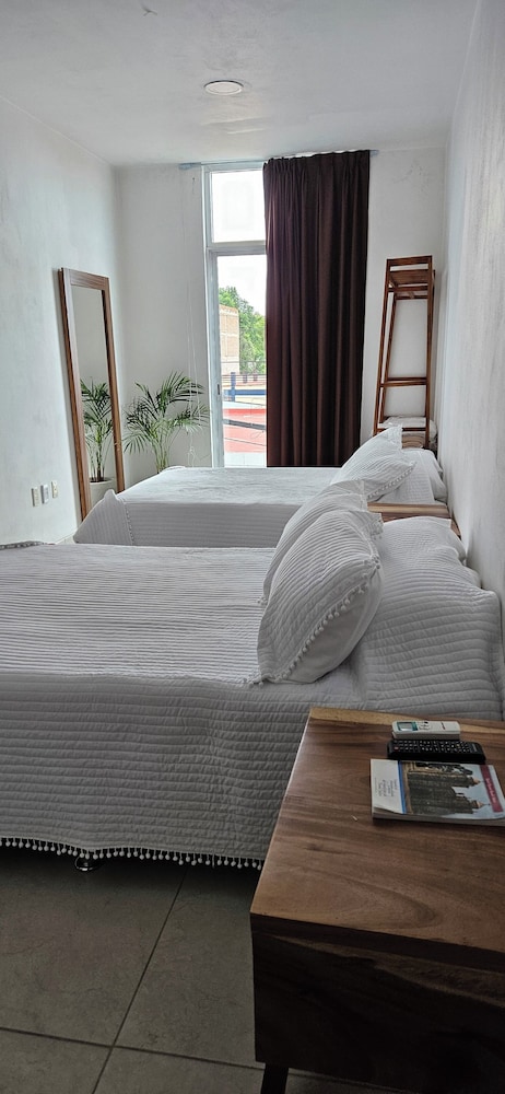 东方点酒店及套房 - 托納拉