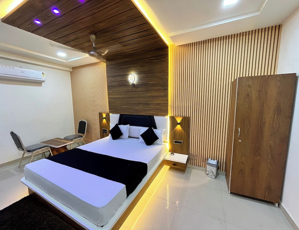 Hotel The Grand Near Maninagar Railway Station Ahmedabad - Ahmedabad