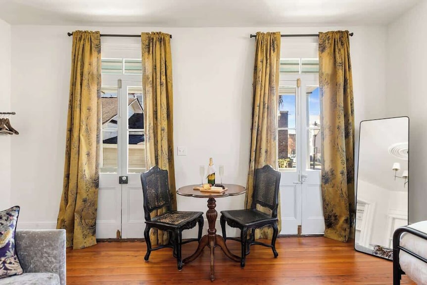 Beautiful, Large 1bd Suite Downtown Charleston - James Island, SC