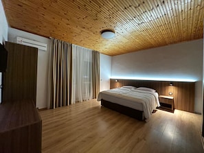 Quarto Duplo ou Twin Comfort | Secretária, secretária adequada para computadores portáteis