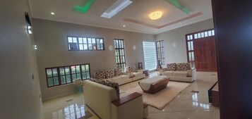 Quarto casal luxo, vista para a montanha | Área de estar