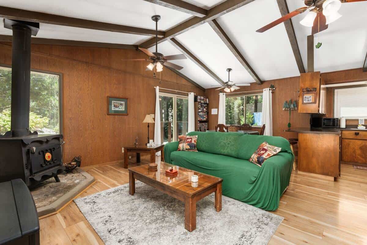 Happy Bear | Minutes To Town + Lake + Pet Friendly - Shaver Lake, CA