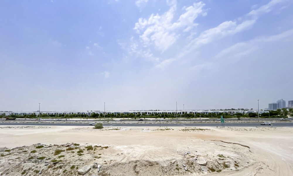 Luxurious Studio & Balcony At Samana Golf Avenue - Dubai