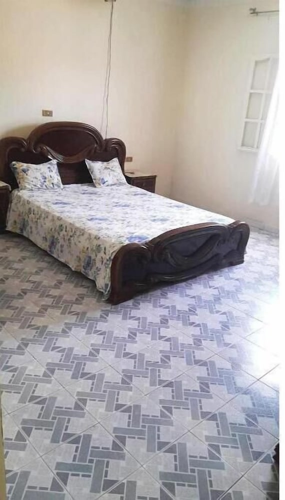Charmante Villa Meublée Et Climatisée S+2 Avec Parking Privé à Tabarka - Ville - Tabarka