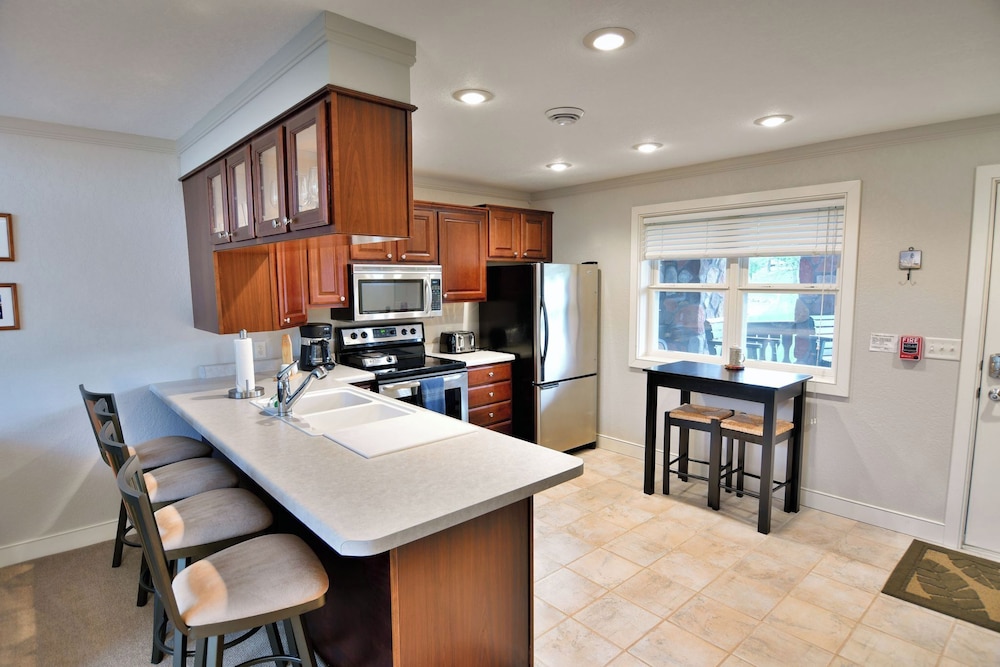 Unit 207 2 Bdrm/ 2 Ba - Rice Lake, WI