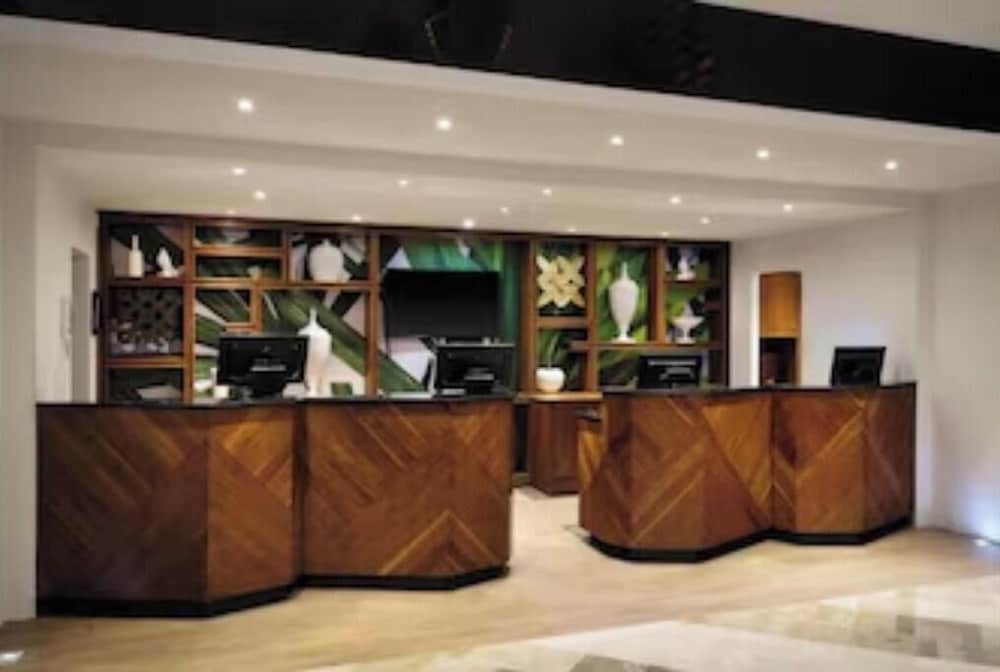 Wyndham Grand Cancun All Inclusive Resort And Villas! 1 Bedroom Family Suite! - Cancún