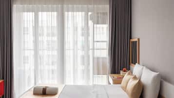 Suíte grand, 1 quarto, vista para a piscina, na torre | 3 quartos, lençóis italianos Frette, roupas de cama premium