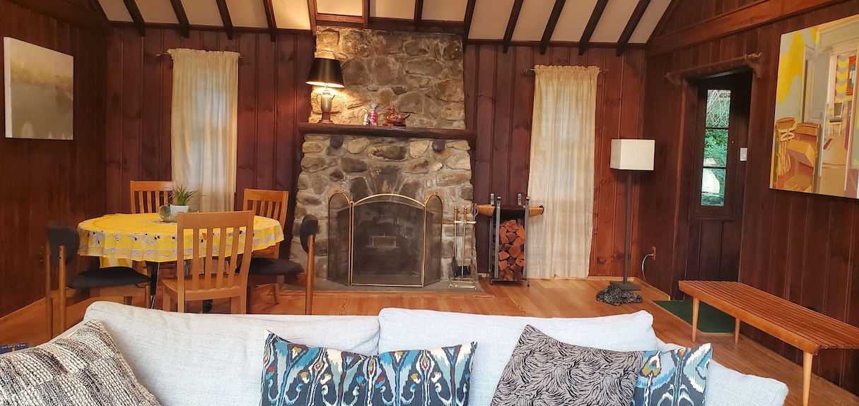 Charming 2-bedroom Cabin With A Stunning View - New Jersey