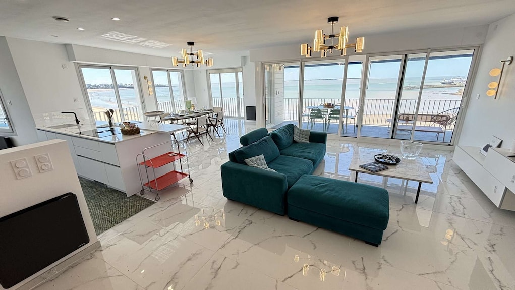 Vue Mer Exceptionnelle. Appartement 3 Chambres Avec Salle De Bain Individuelle - Royan