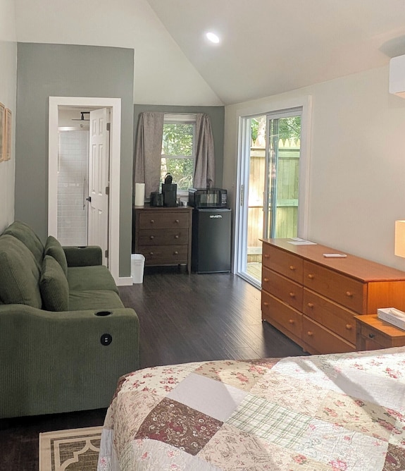 Cute Cabin Nested In Pine Trees_cabin 12a - Maine