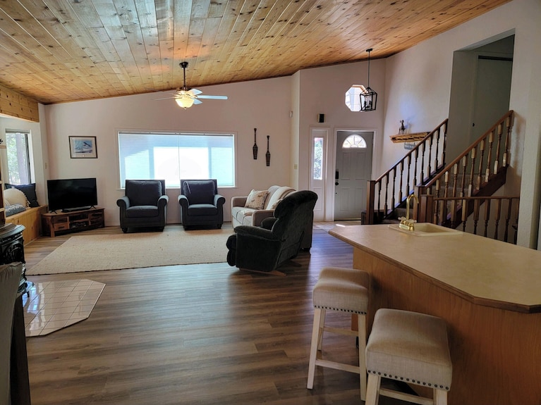 Newly Updated Lake Almanor West Home Just Minutes From The Lake - Chester, CA