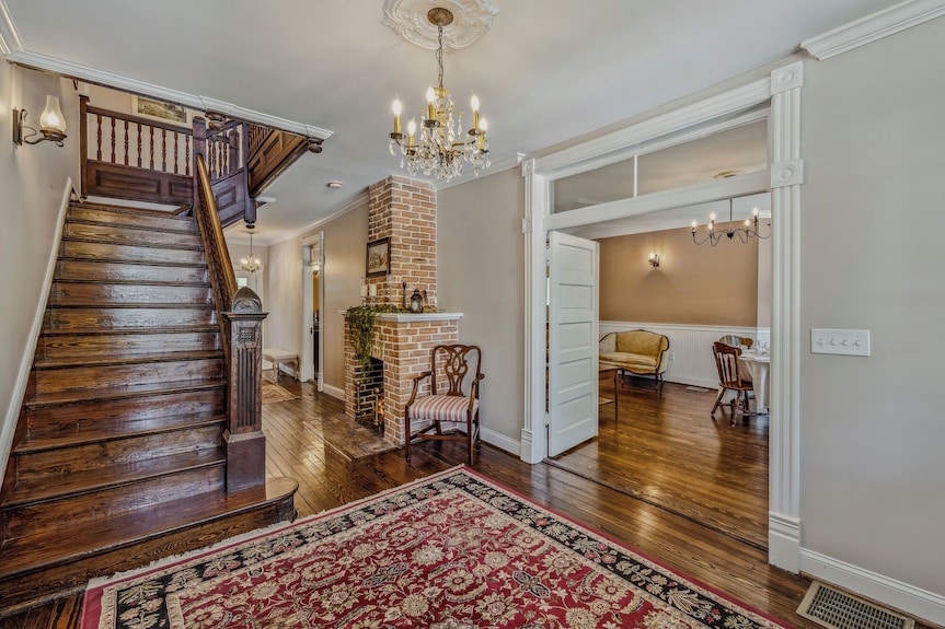 River Retreat Suite In Town!- Inside The Grand Castalian Inn B&b - West Virginia