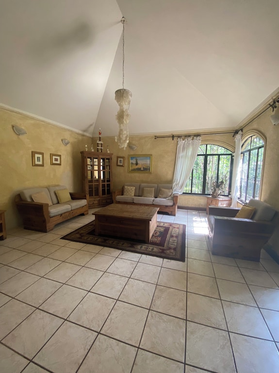 Finca Amplia Con Piscina, Parqueo, Bosques Y Ríos - Palín