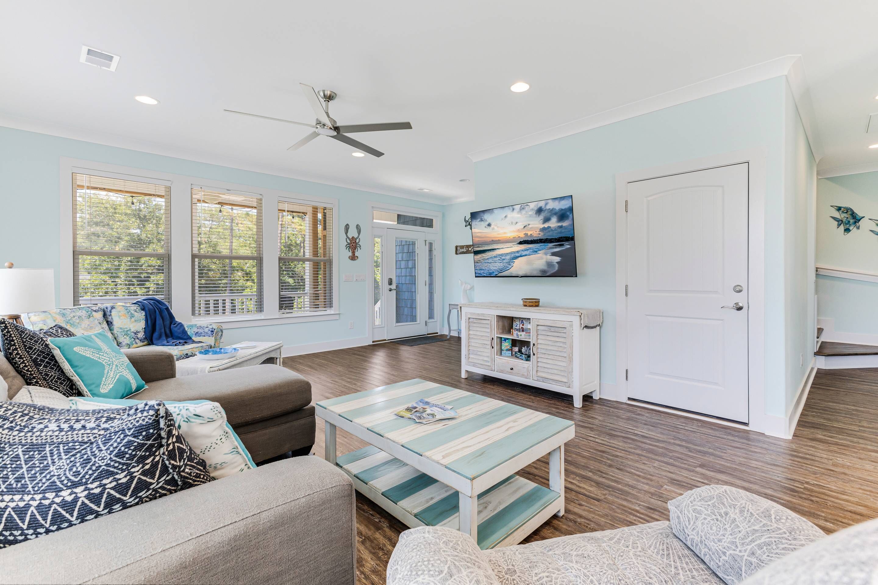 Great Location Near Beach, Walk To Restaurants And Shops, Fenced In Back Yard - Oak Island, NC