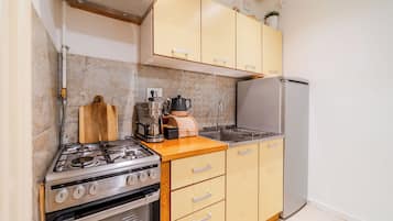 Apartamento Familiar, 1 quarto, ar condicionado (Quiet Corner Central Zagreb 1BR w/ AC) | Cozinha privada