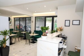 Pequeno-almoço tipo buffet diário incluído 