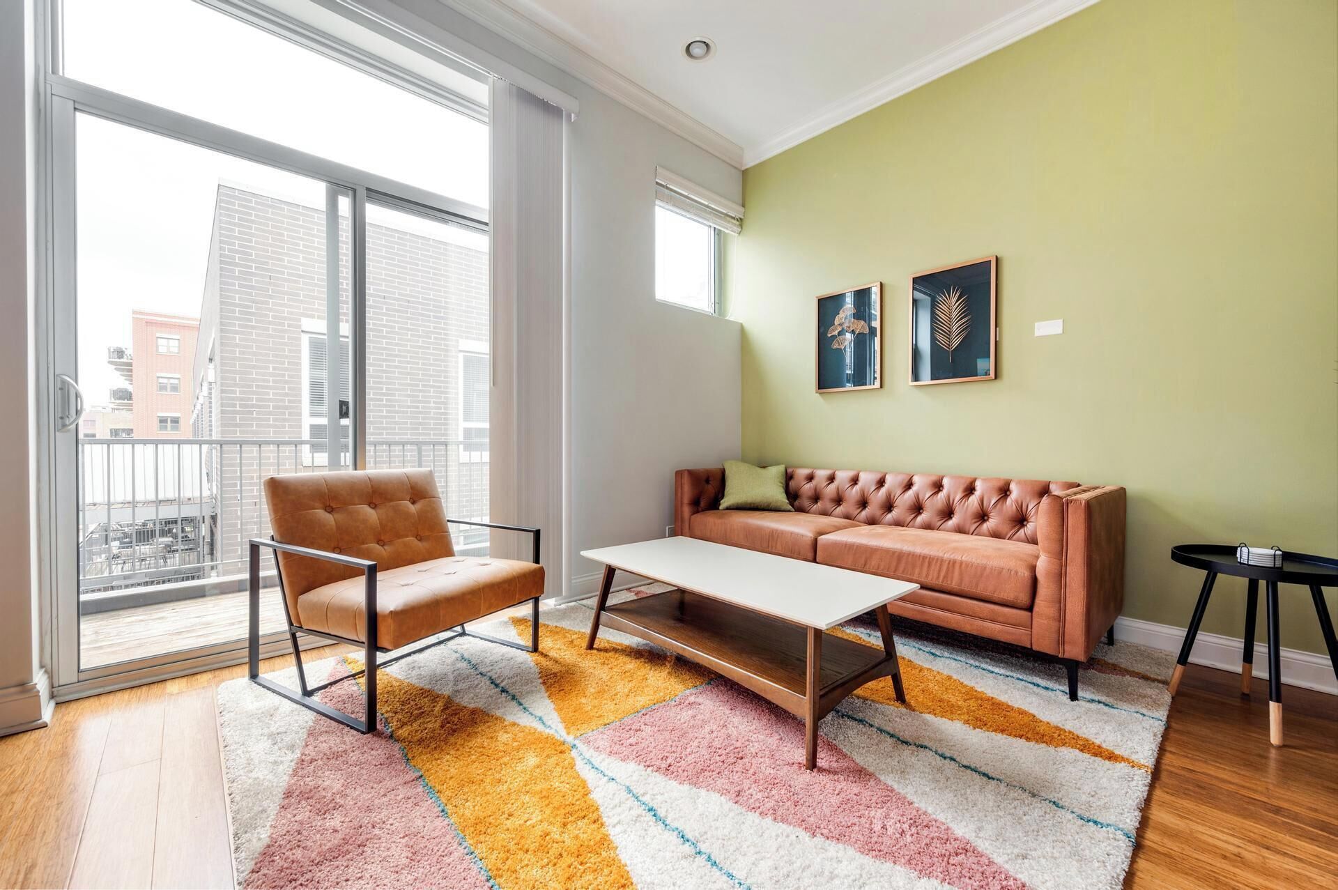 Gym | Garage Parking | Balcony | Sleeps 6 - Chicago, IL