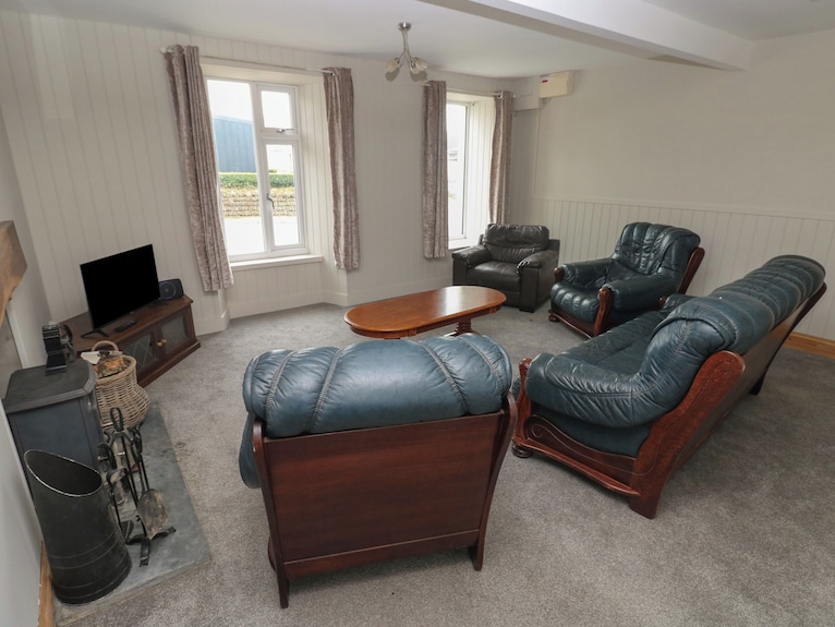 The Old Post Office, Pet Friendly, With Hot Tub In Letterston - Fishguard