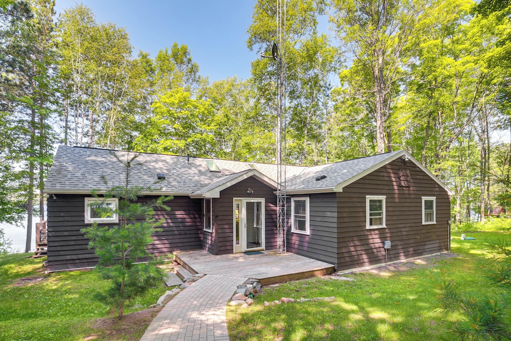 Quiet Presque Isle Home W/ Grill: Families Welcome - Presque Isle, WI