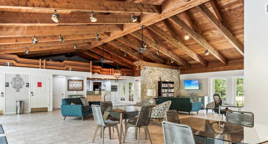 I-250 - Peaceful Views & Close To Beach -Sleeps 6 - Naples, FL