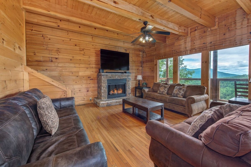 *Luxurious 6bd Lodge W/ Pool! Fireplace + Views* - Tennessee