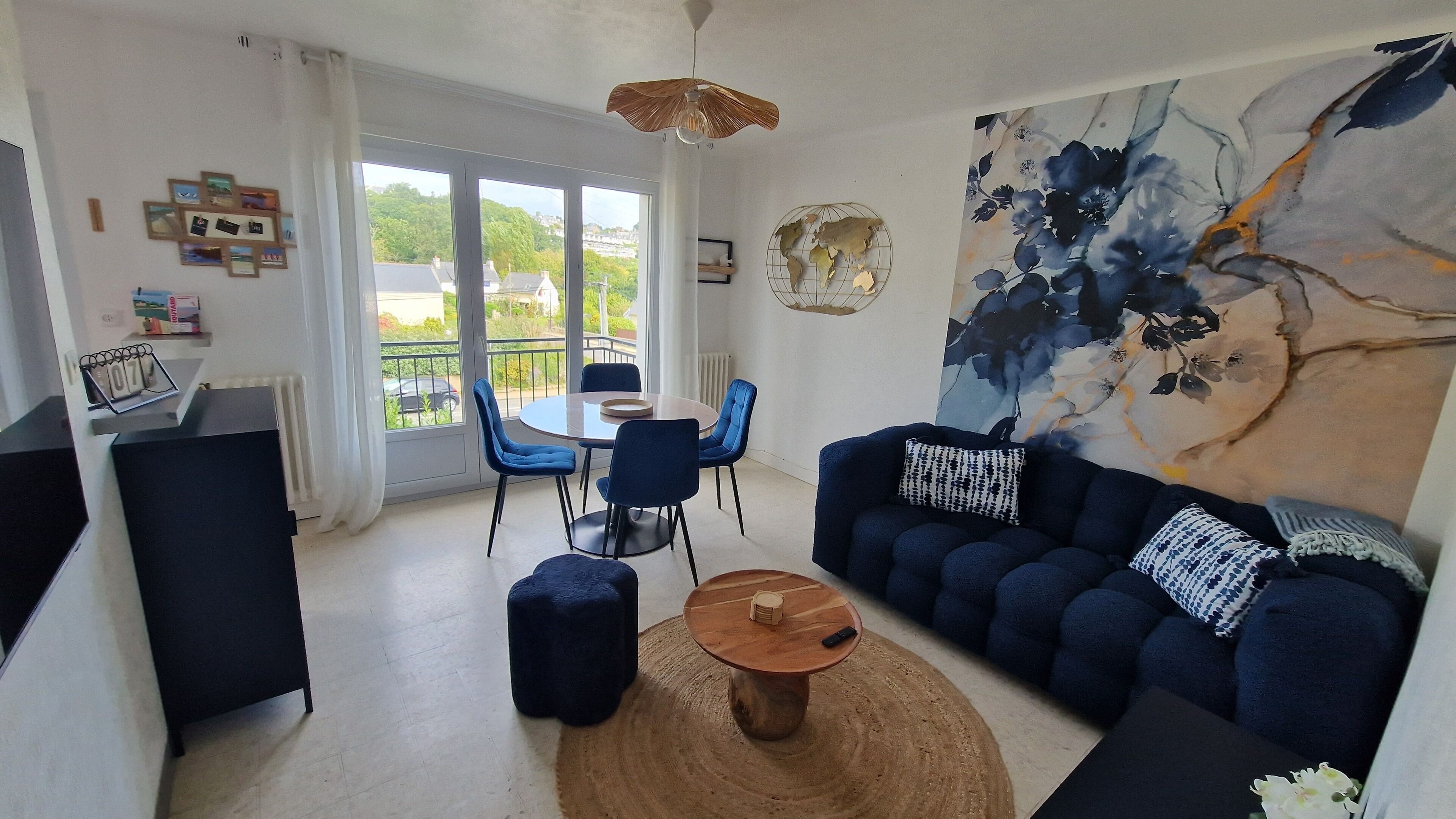Piso De Dos Habitaciones, A Pie De La Playa Con Aparcamiento Y Balcón - Perros-Guirec